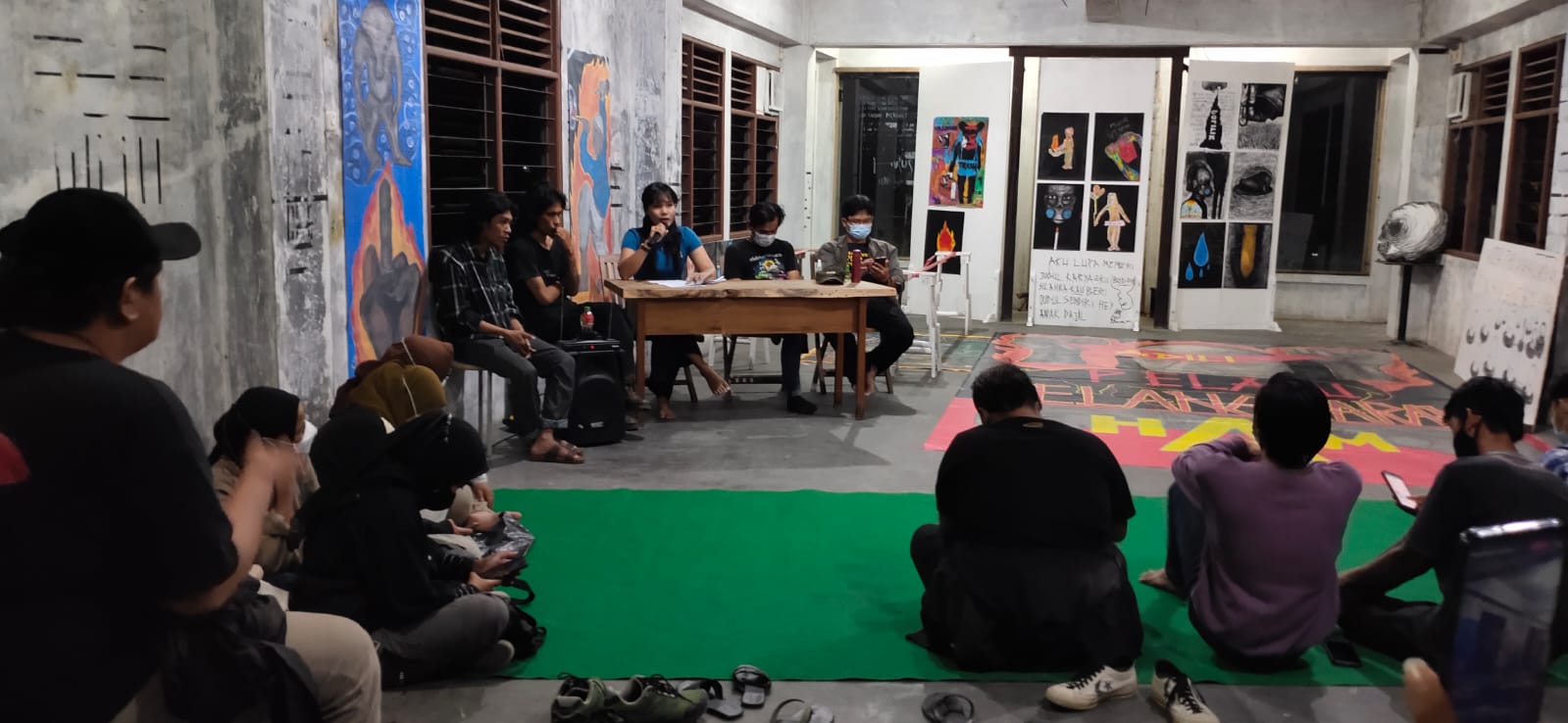 Bersuara Melalui Karya Seni Rupa, Komunitas Mawar Bebas Menghantam Sekat